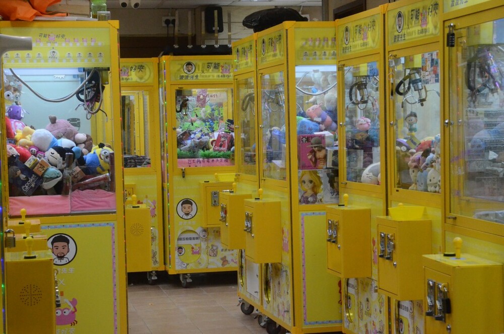Rigged? Consumer watchdog says complaints about claw machine games more ...