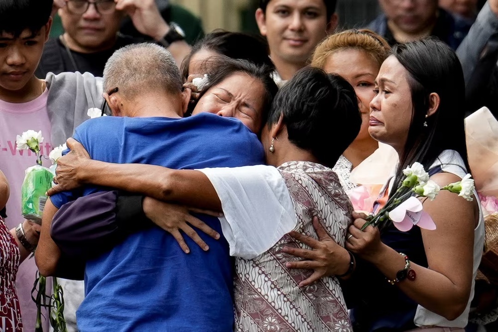 Filipina death-row prisoner in Indonesia arrives home in Philippines