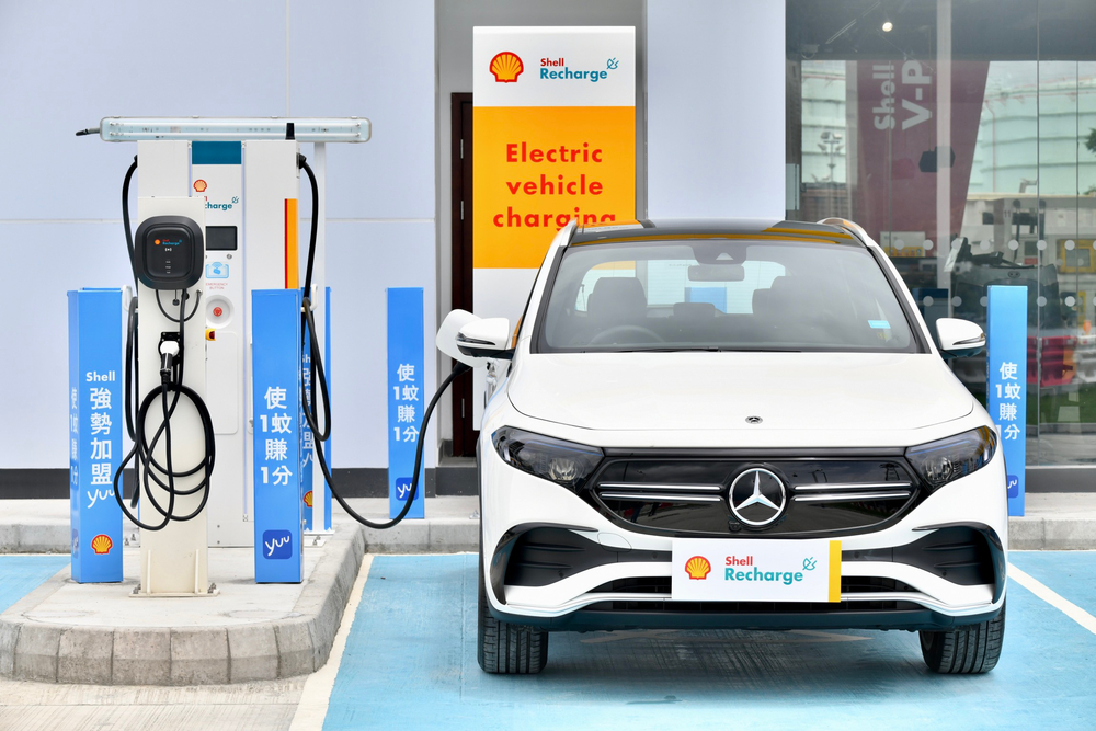 Shell sets pace with new gas-EV station