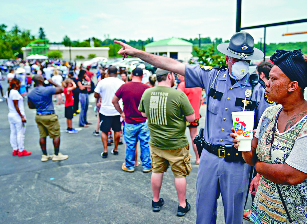 Jobless claims in US fall slightly to 1.51m