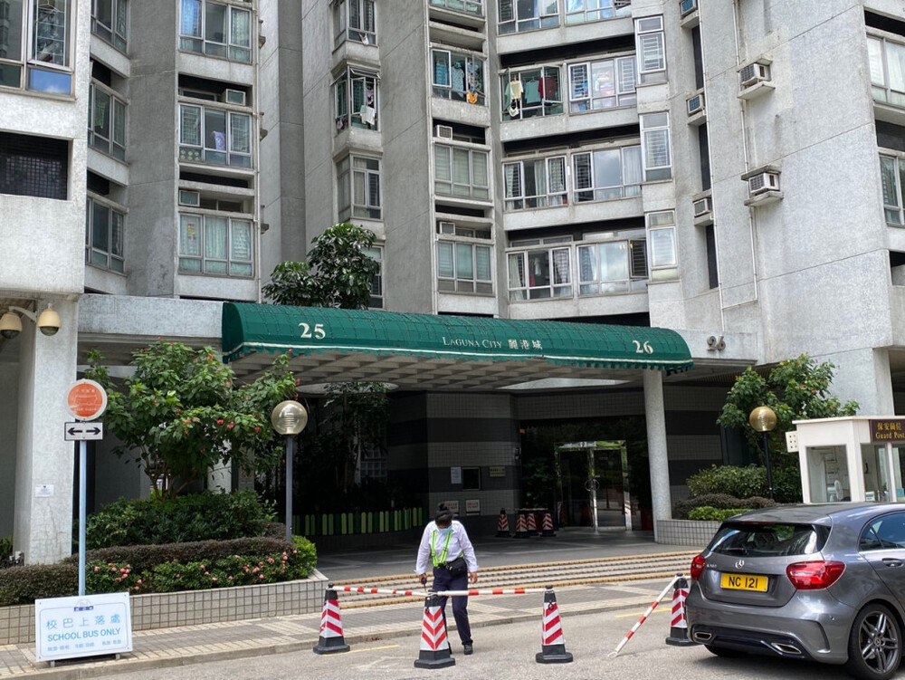 Police hunt for suspect who vandalized window with BB gun in Lam Tin