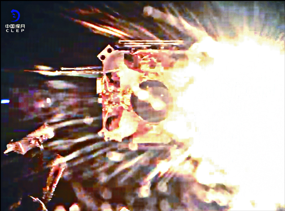 China lunar probe docks with orbiter