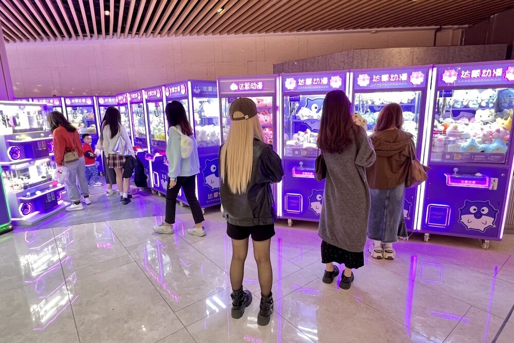 Rigged? Consumer watchdog says complaints about claw machine games more ...