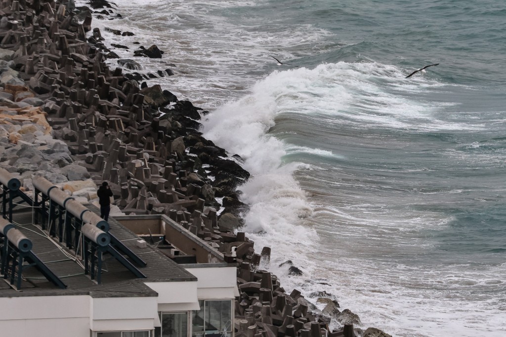Millions return home as Pacific tsunami warnings lifted