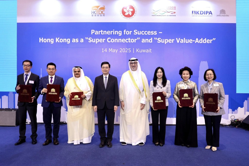 CE announces visa-free access to UAE, relaxed rules for Oman