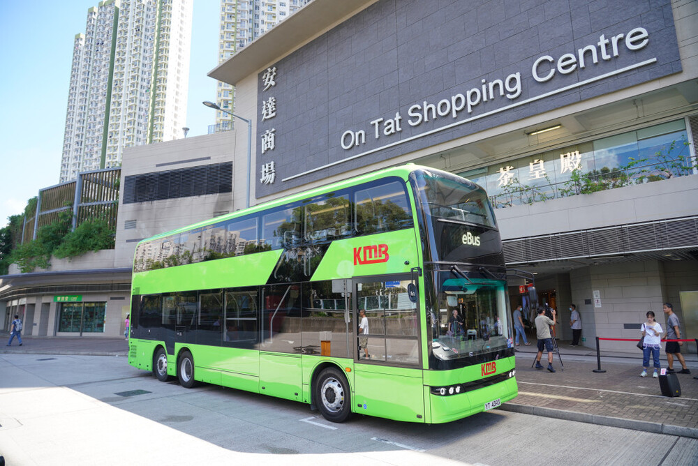 Bus fanatics sing to welcome KMB's first electric buses entering service