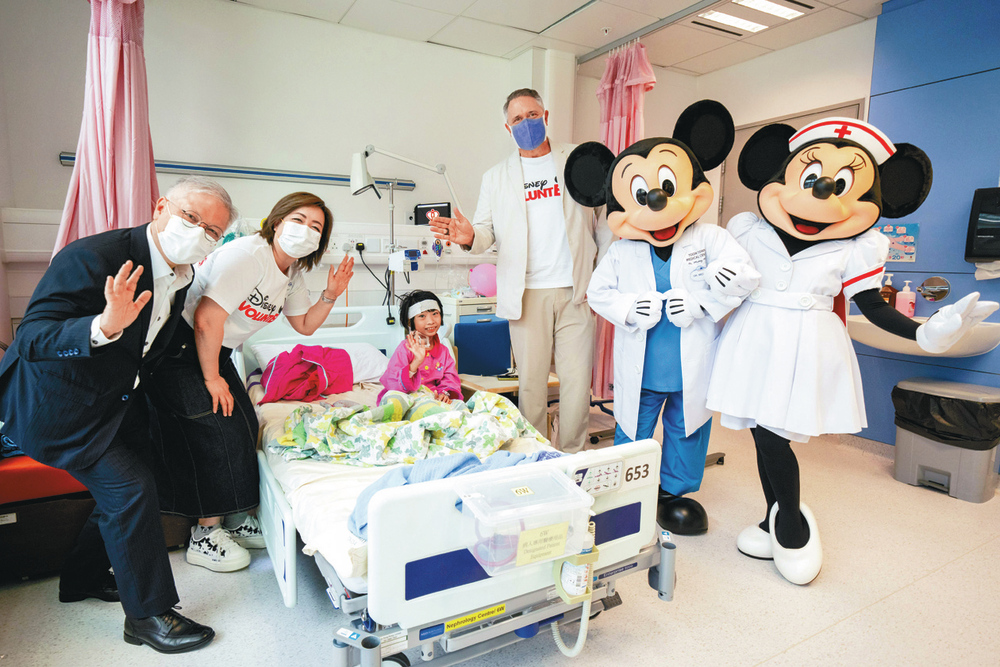 Mickey and Minnie Mouse make inaugural visit to Children’s Hospital wards