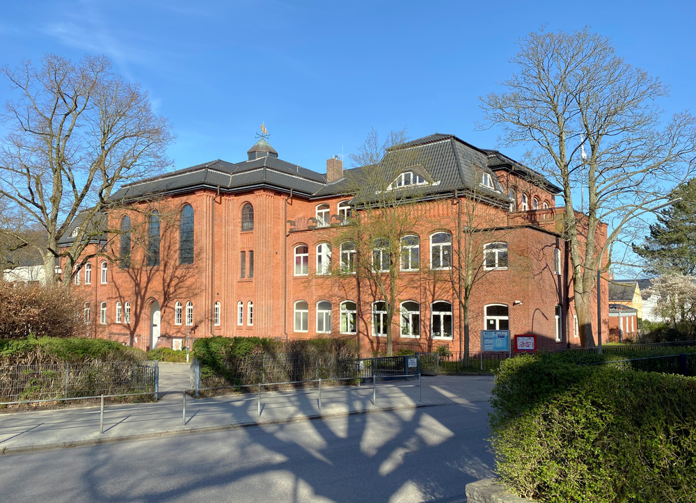 Students evacuated from German high school over 'threat'