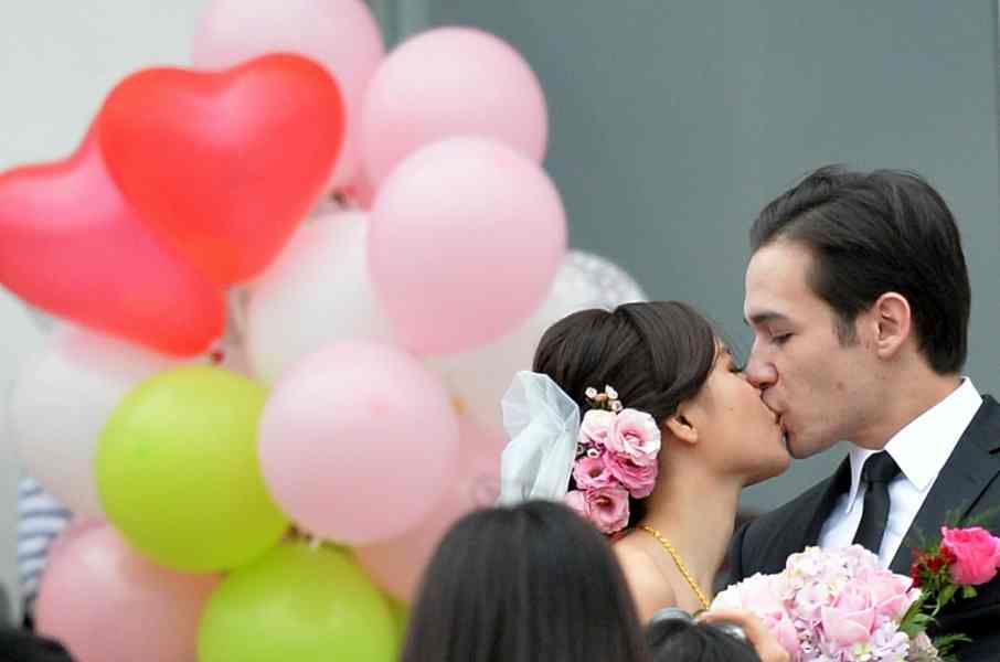 Fewer couples tying the knot on cupid's day
