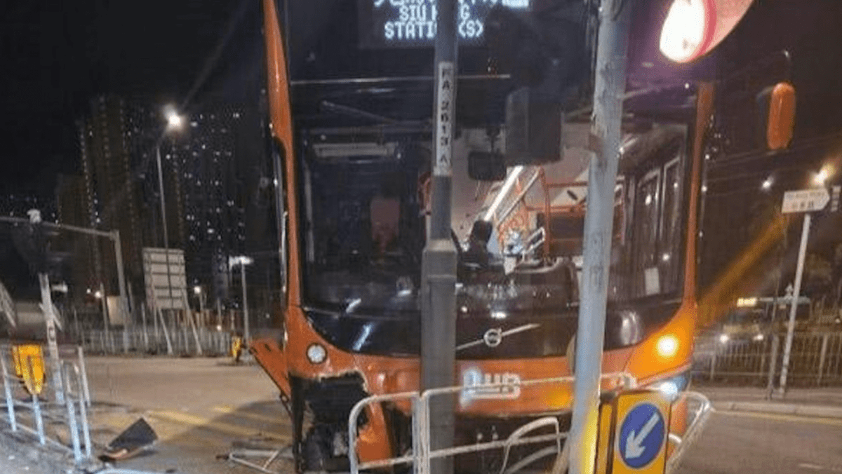 Bus mounts roundabout in Tuen Mun, driver unhurt just minutes before ...