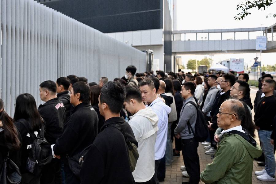 Hong Kong falls silent for three minutes to mourn Tai Po’s 128 fire victims