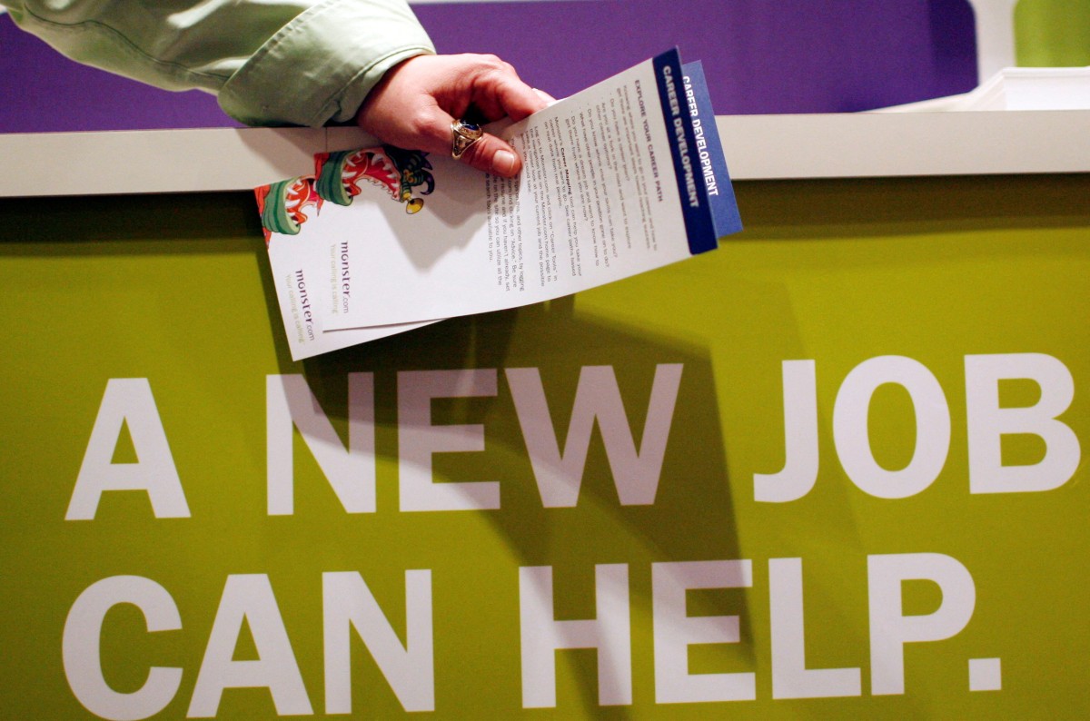 US weekly jobless claims fall unexpectedly in latest week