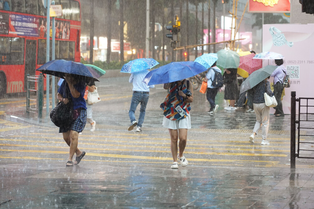 Third Amber Rainstorm signal of the day and Thunderstorm Warning in force