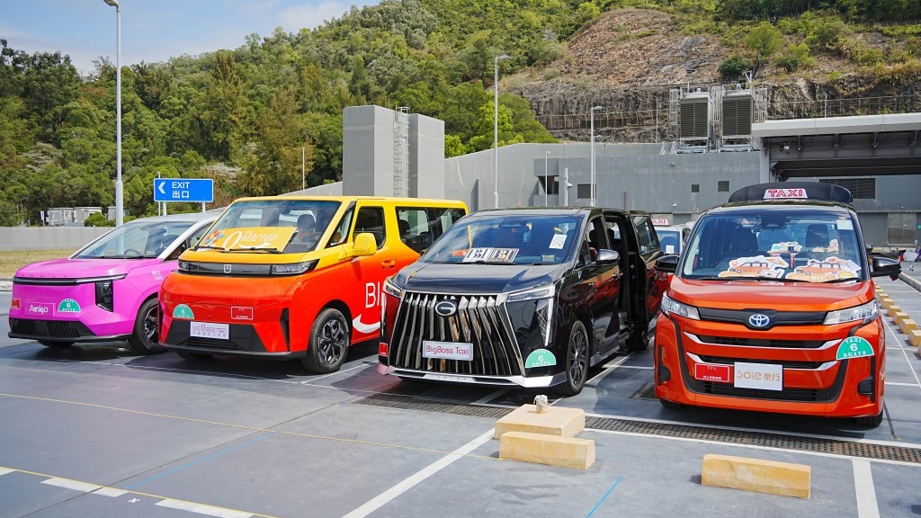 Govt issues official taxi licenses to four fleets