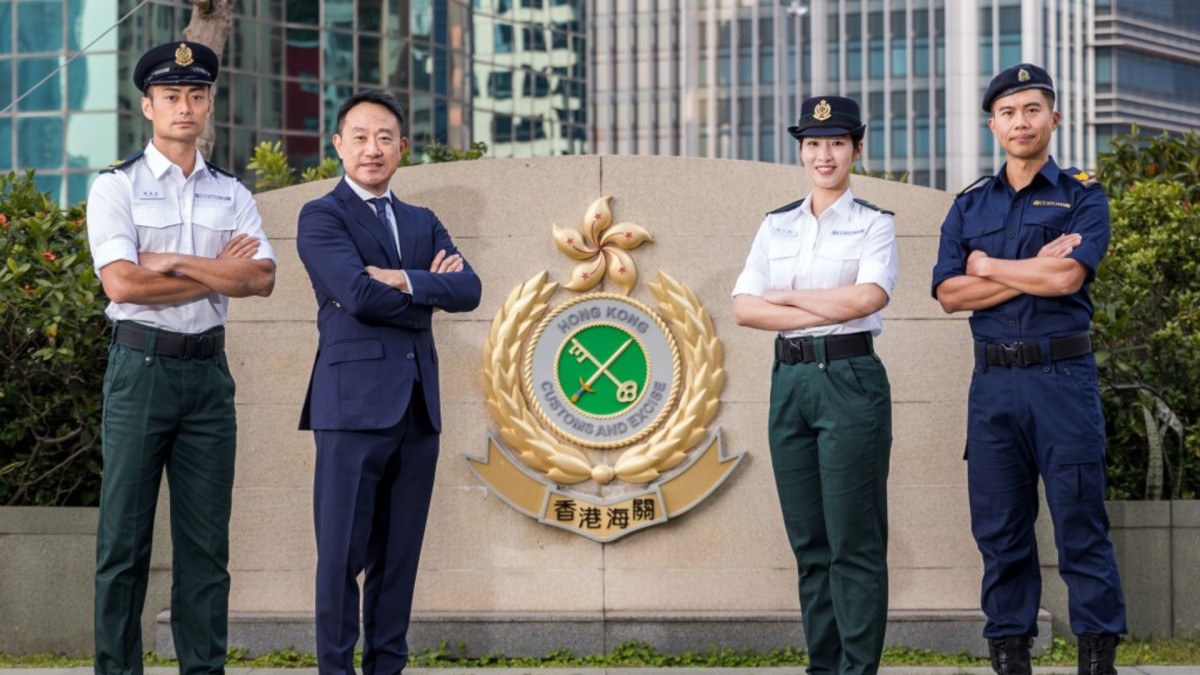 Customs to introduce new uniforms after three decades
