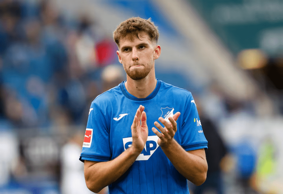 Promoted Leeds sign German midfielder Stach