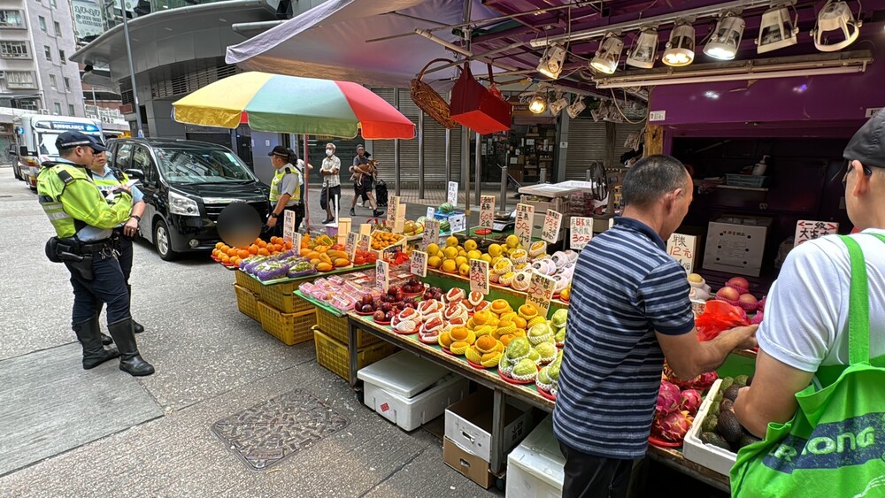 Seven-seater rams into fruit stall and injures stall owner's leg