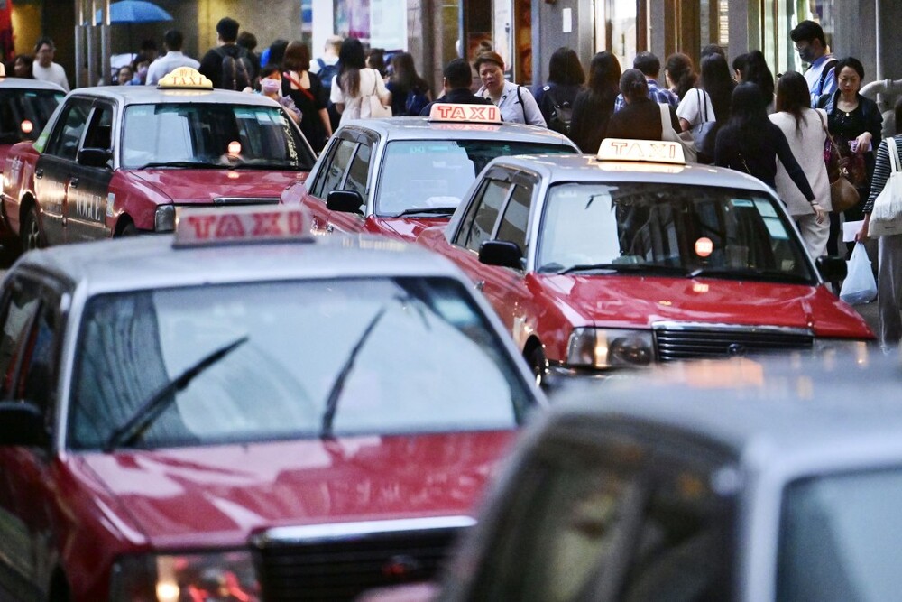 Taxi drivers face 3-month suspension for poor service as offense points ...