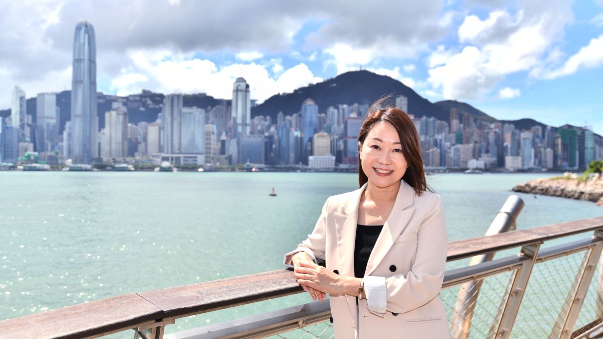 Guiding with great storytelling— professional tour guides crafting ...