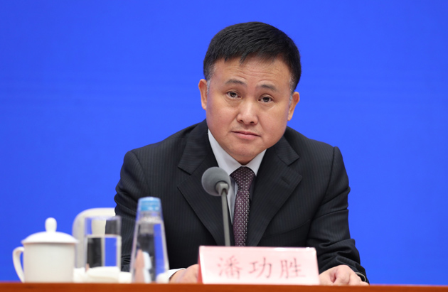 Pan's two top hats a comfortable fit