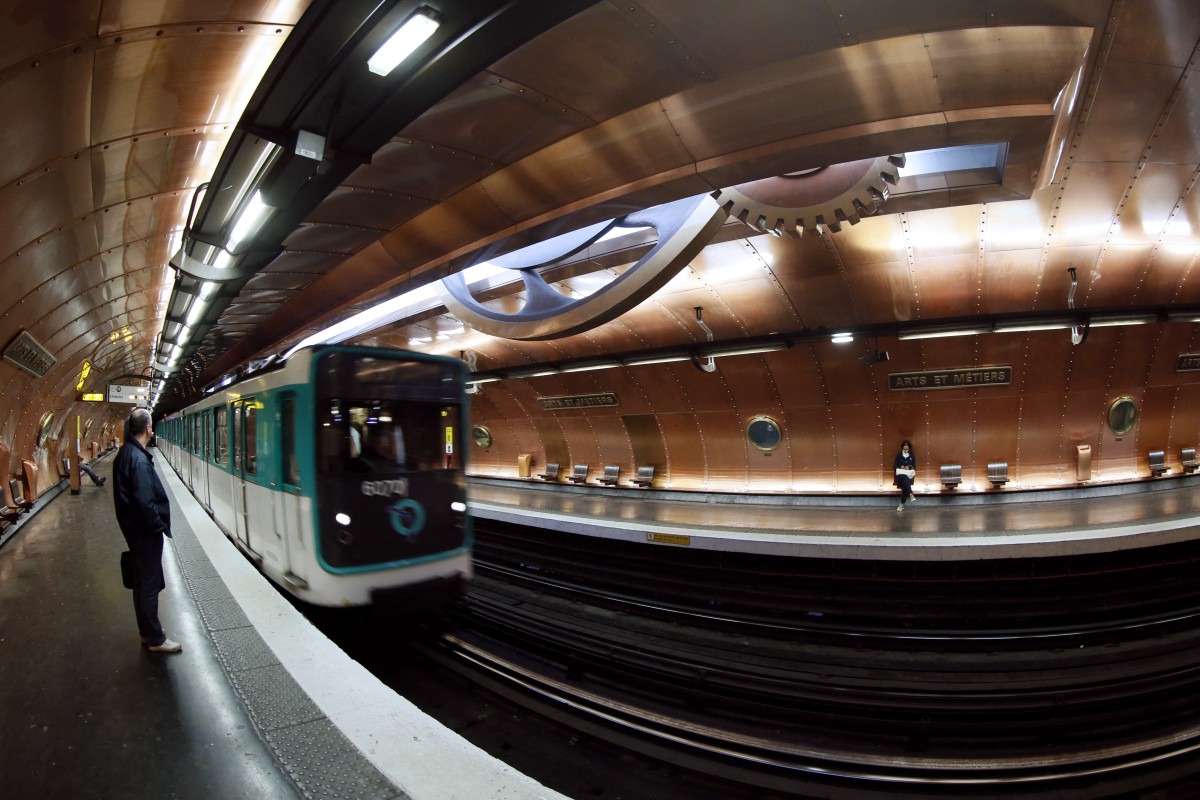 Police arrest suspect after man stabs 3 women in Paris metro