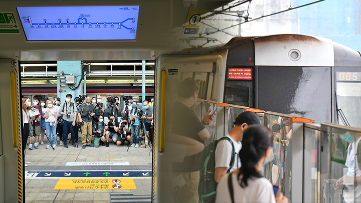 Driver error causes MTR train car doors to open before platform, no ...