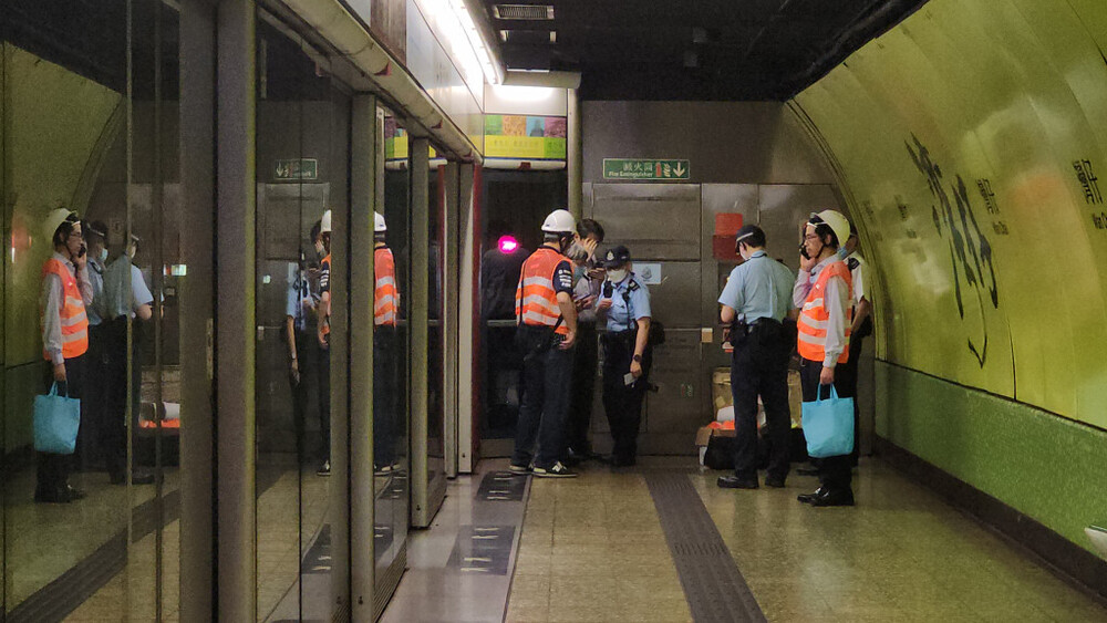 MTR services disrupted for 50 mins after passenger open emergency exit ...