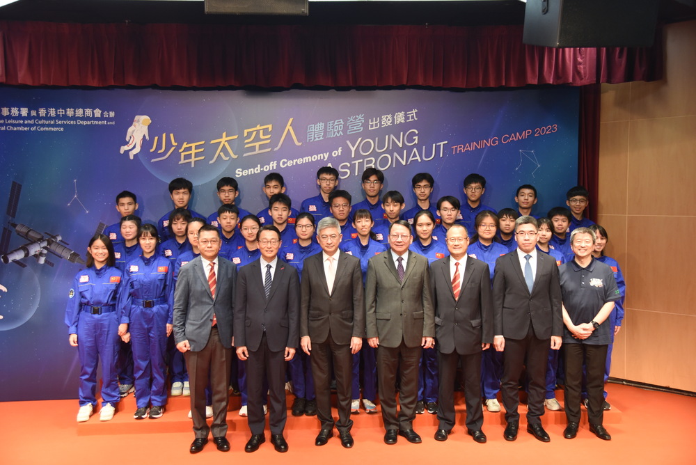 30 student high-fliers off for astronaut training in mainland