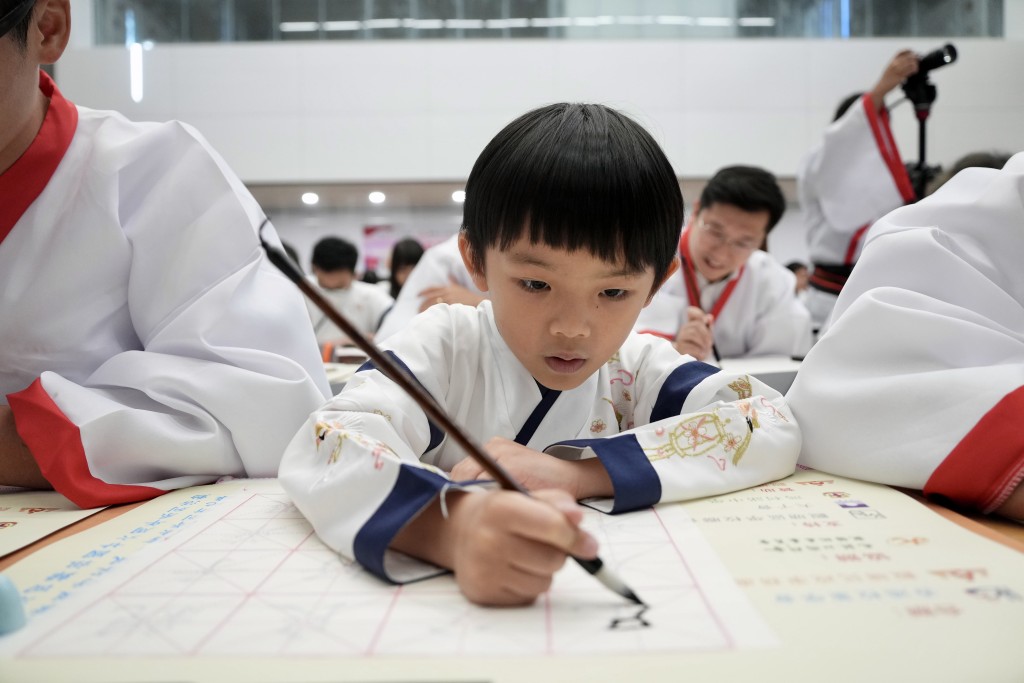 Education chief says calligraphy remains part of Chinese language and ...