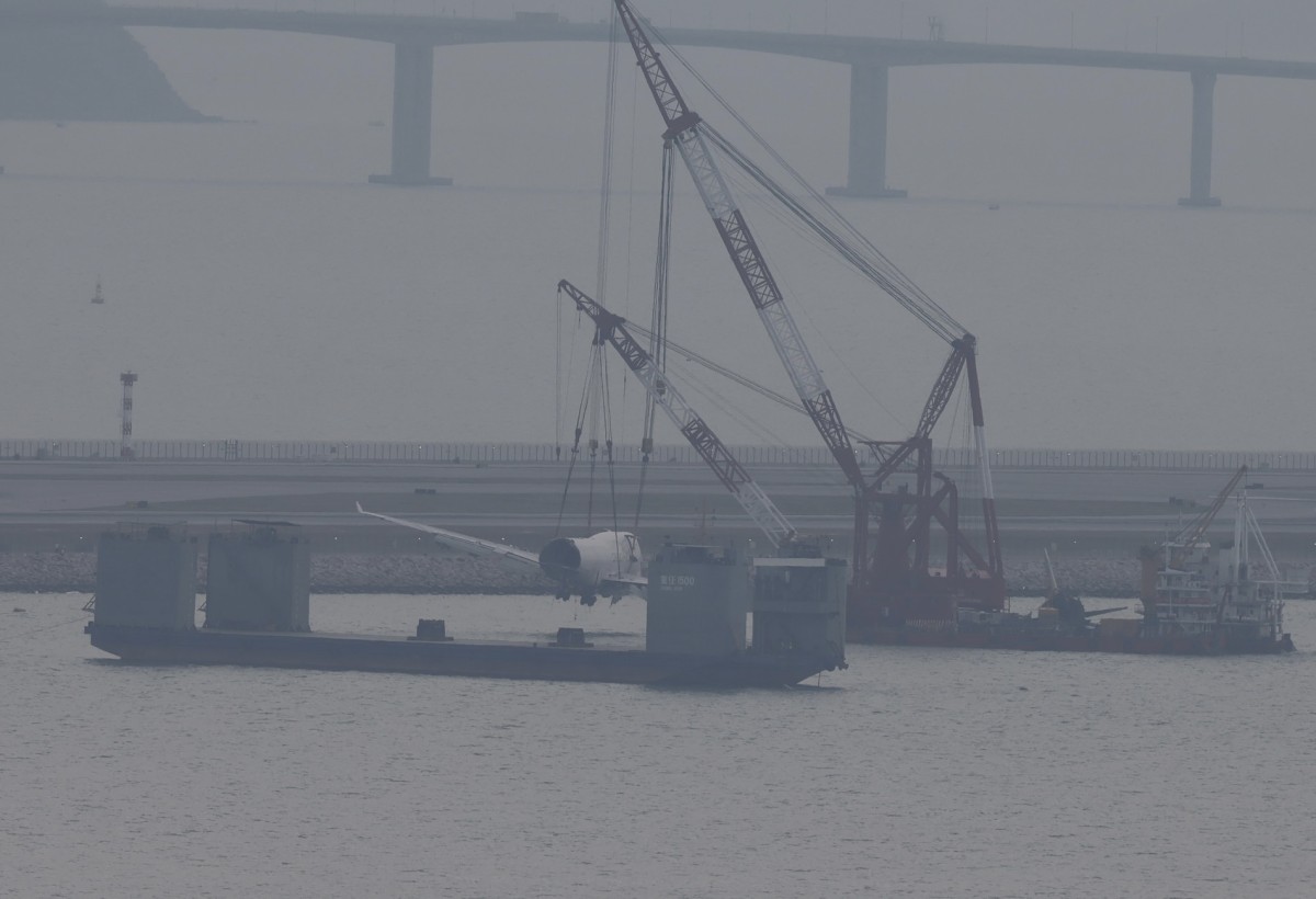 Fuselage of cargo plane lifted from sea; salvage operations set to ...