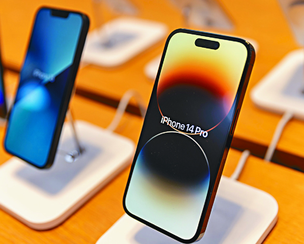 Cut-price iPhones signal decline in China