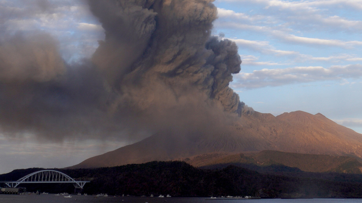 Japan's Sakurajima volcano erupts, sending ash plume 4,400 meters high