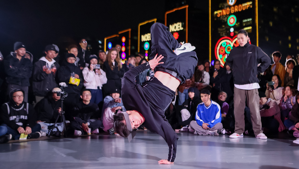 China Hong Kong City presents Christmas Car Boot Market and breakdance ...