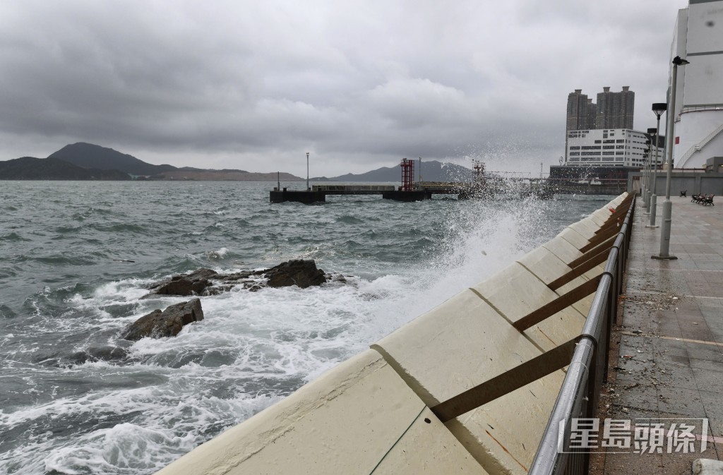 HKO considers replacing T1 with Strong Monsoon Signal tonight