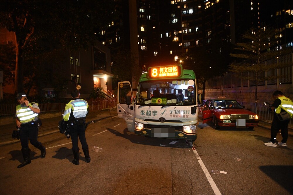 Driver run over by his minibus and died after forgot to put on the ...