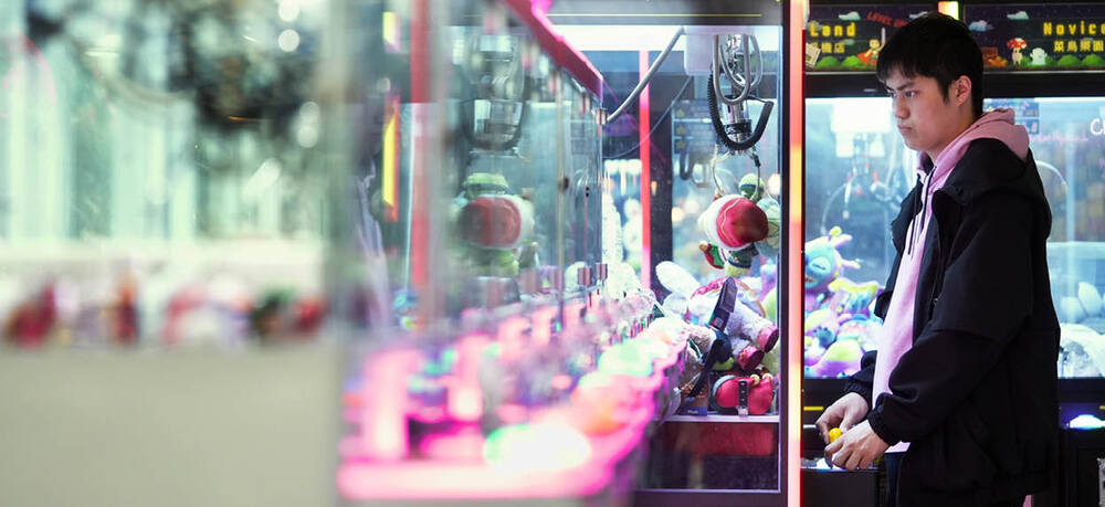 Consultant tells how addictive claw machines grab gamblers' cash
