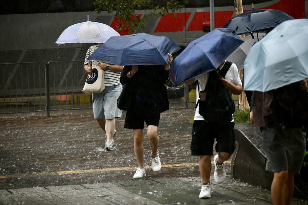 Amber rainstorm signal in force, all Tropical Cyclone warnings canceled