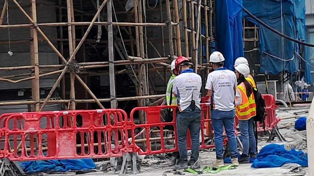 Construction worker injures waist from fall at Ngau Tau Kok worksite