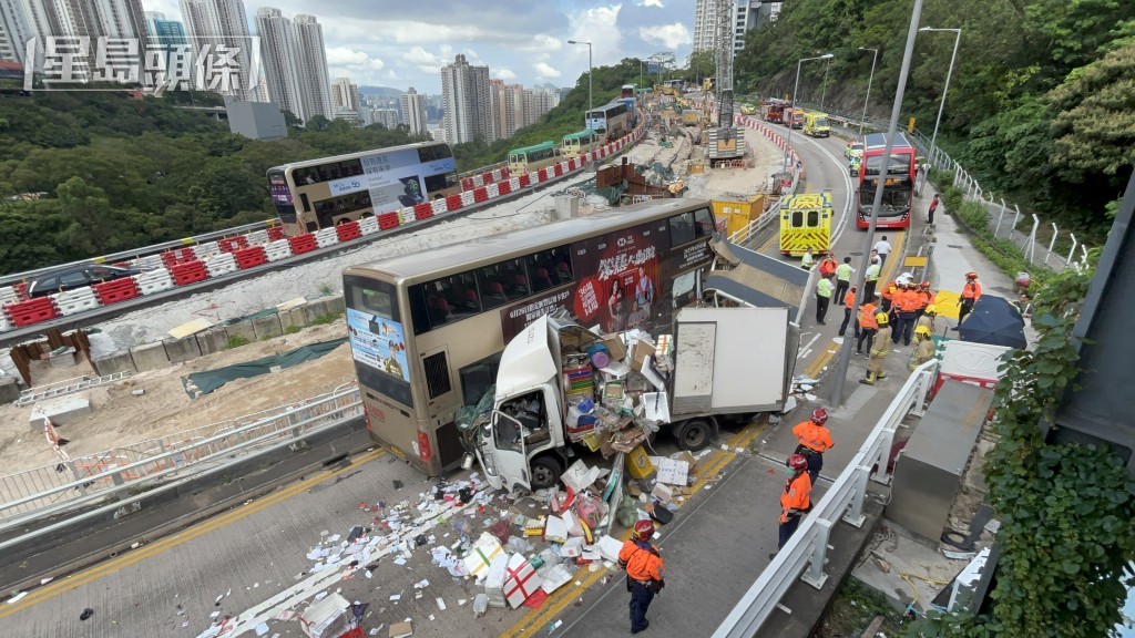13 injured after bus crash in Sau Mau Ping