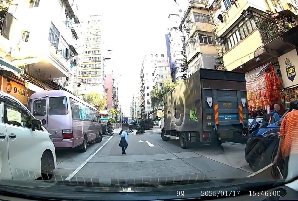 Video of girl jaywalking in Sham Shui Po raises safety concerns