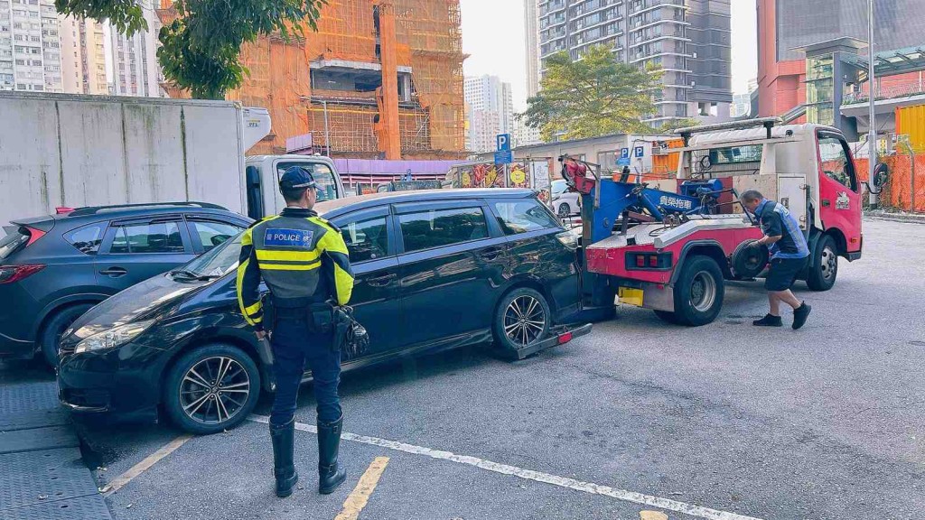 Yau Tsim police issue 642 tickets in illegal parking operation, arrest man