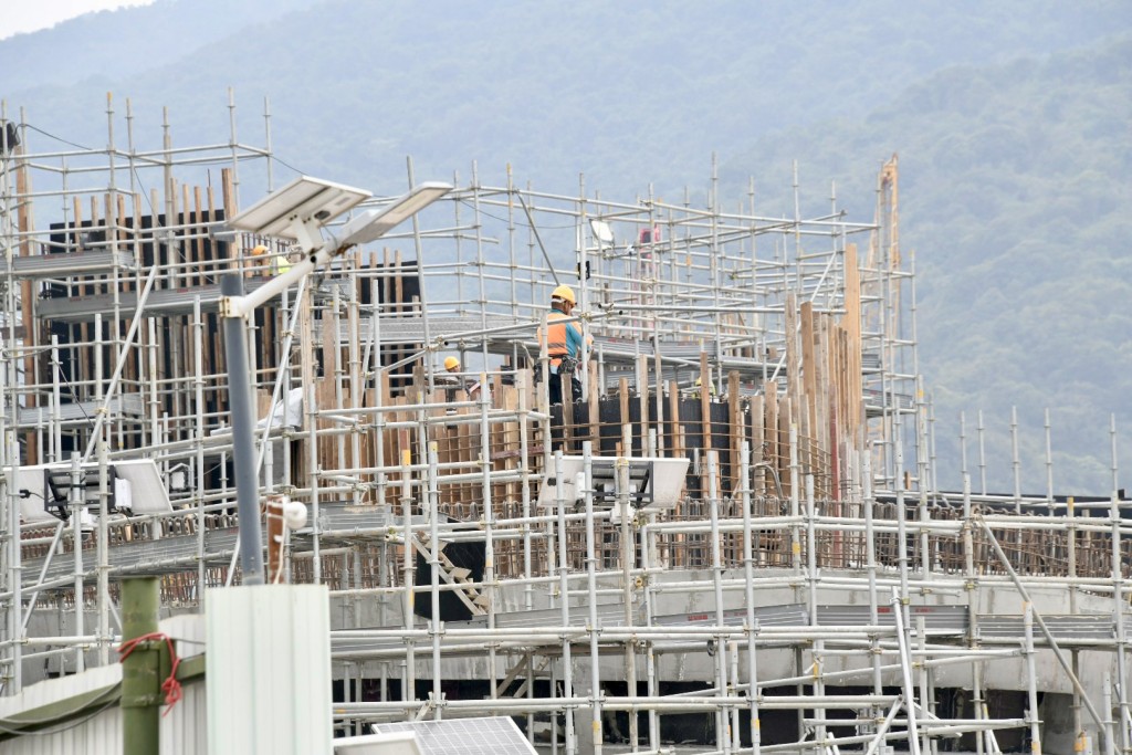 Govt considers lowering construction site smoking fine to $3,000 fixed ...
