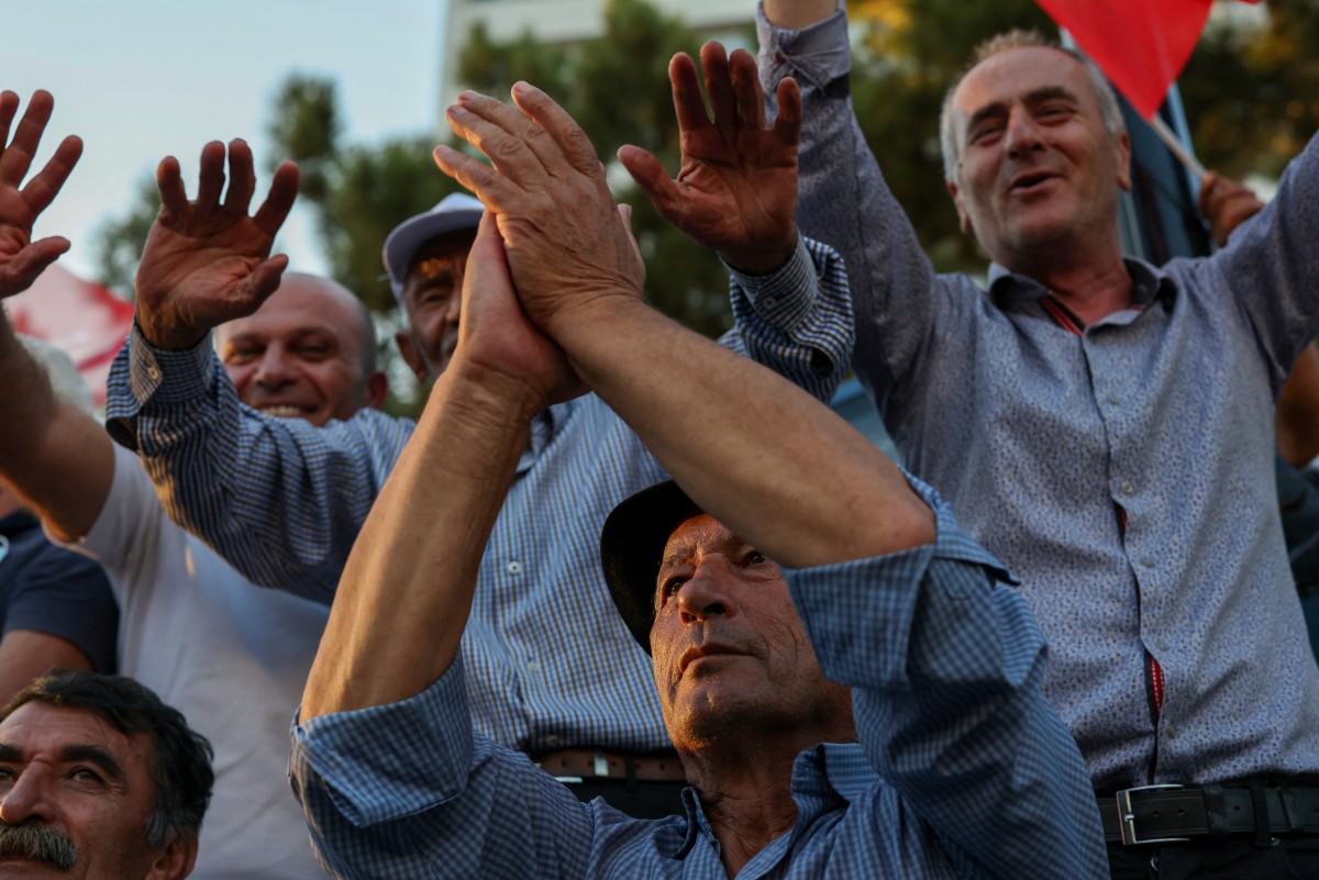 Tens of thousands protest against legal crackdown on Turkey's main ...