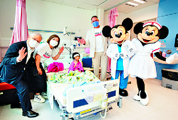 Dr Mickey and Minnie spread hospital joy