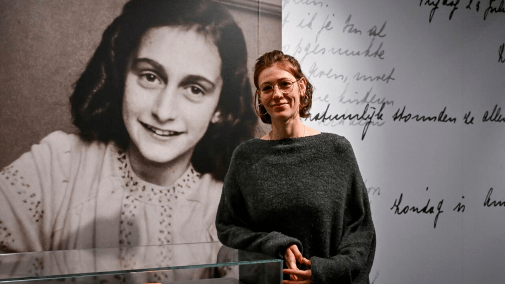 Anne Frank annex replica opens Holocaust story to new generation