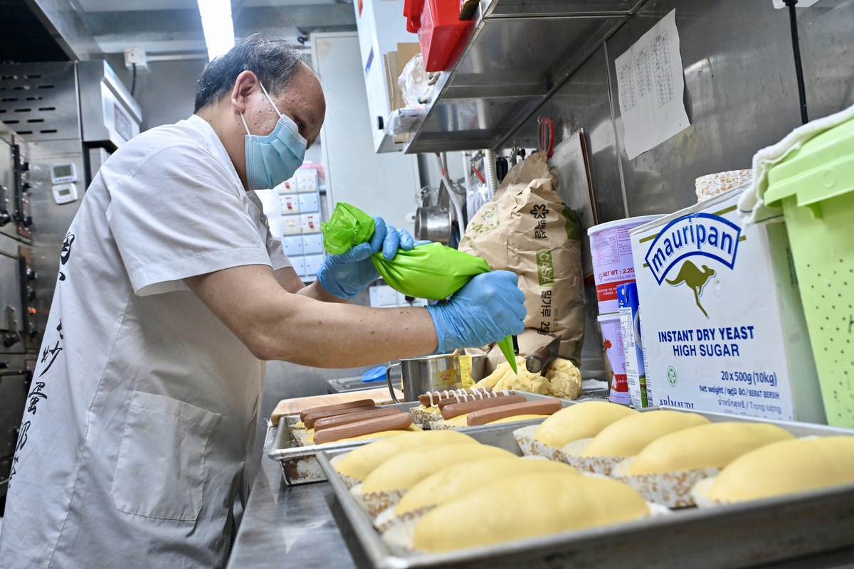 Halal bakery in Hong Kong makes pineapple buns without lard