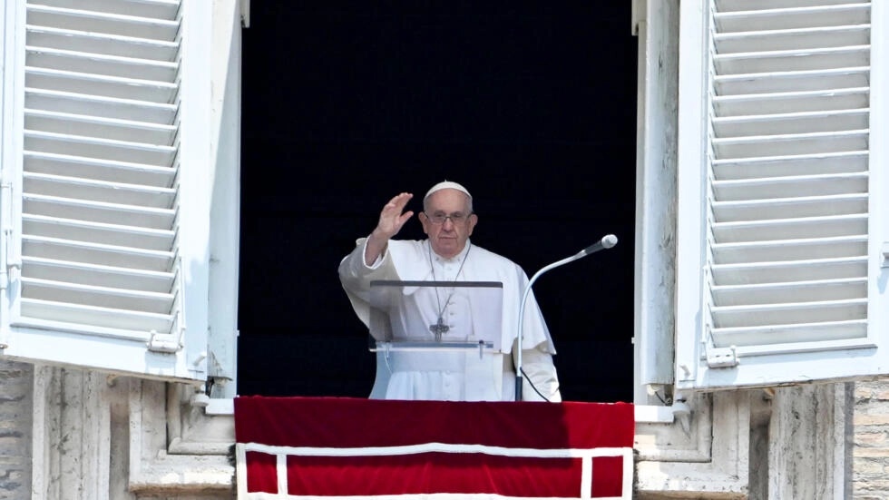 Pope leads Vatican prayers after surgery