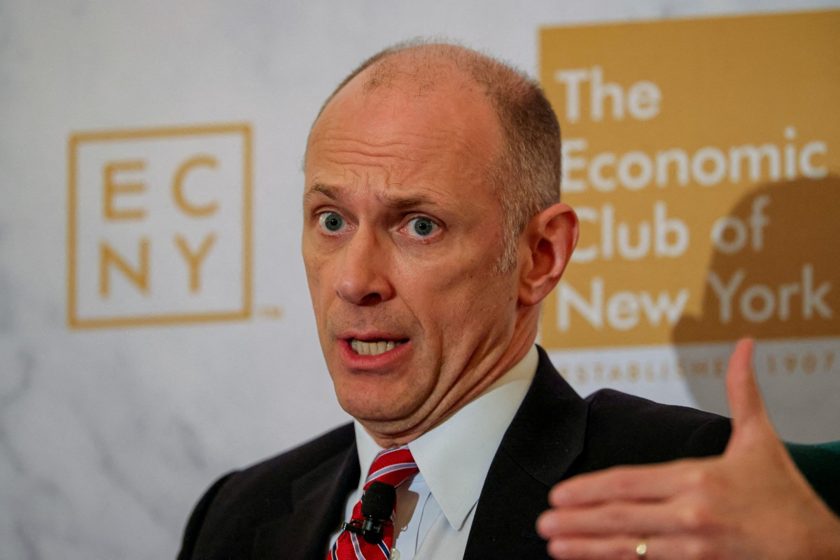 US Fed's Goolsbee: shutdown blurs economic picture