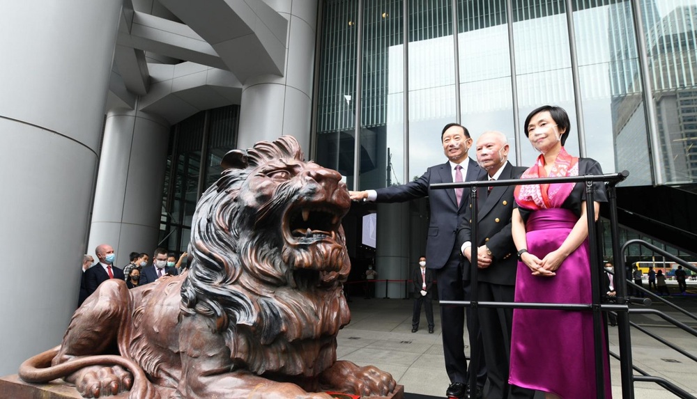 Restored HSBC lions back on view