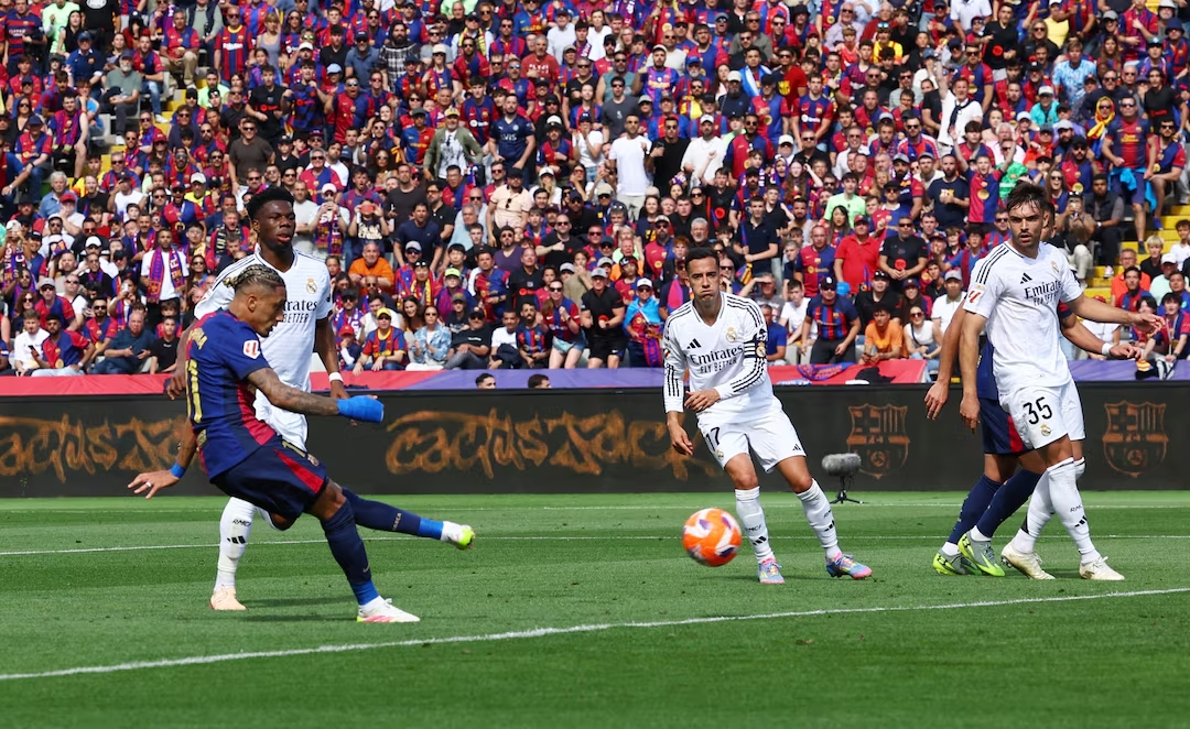 Barcelona edge closer to title with thrilling 4-3 win over Real Madrid